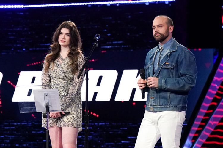 St. Louis' Neil Salsich is dropped on 'The Voice,' but Kelly Clarkson ...