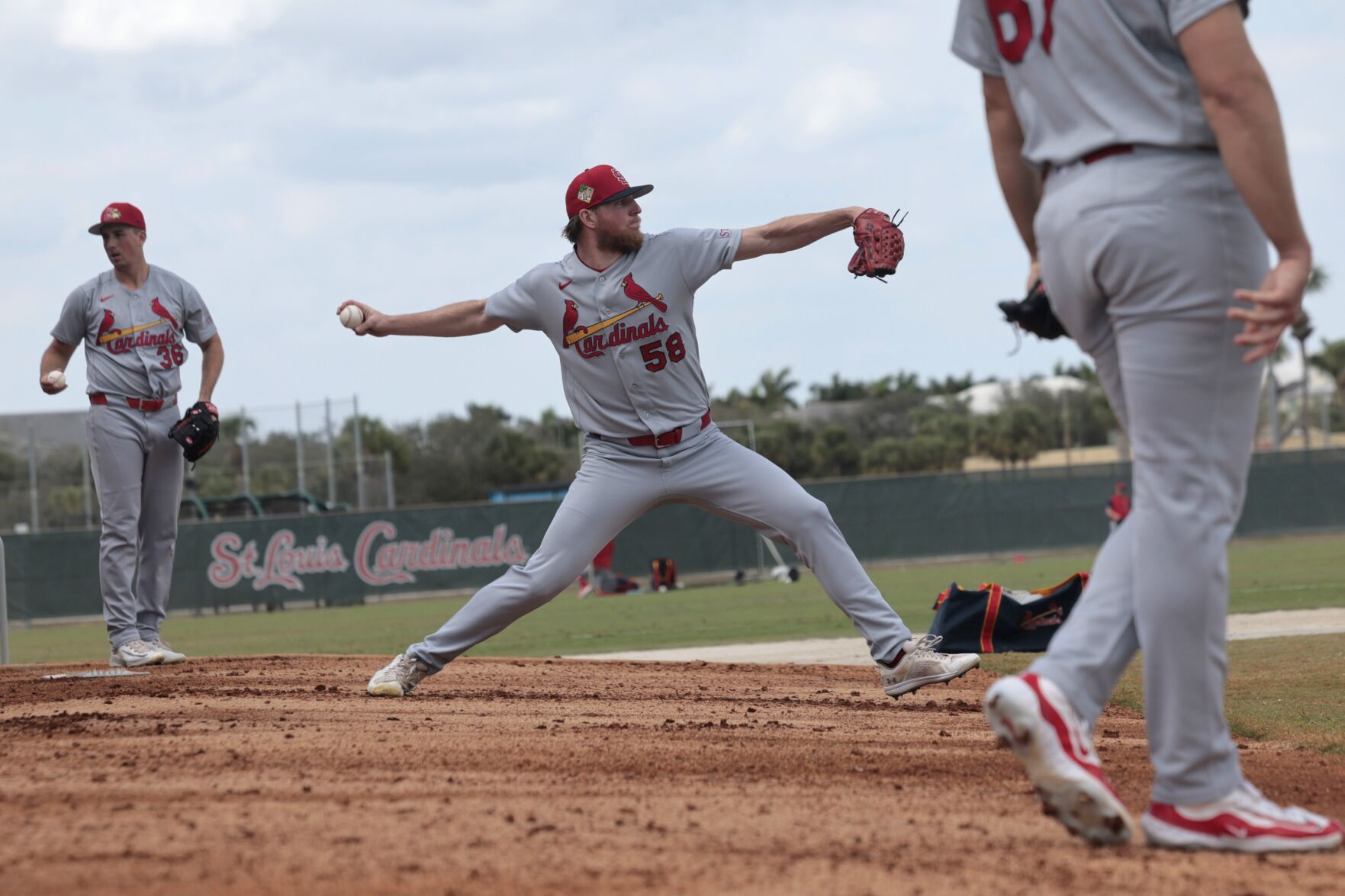 Photos: Lars Nootbaar arrives at spring training, is questionable for ...