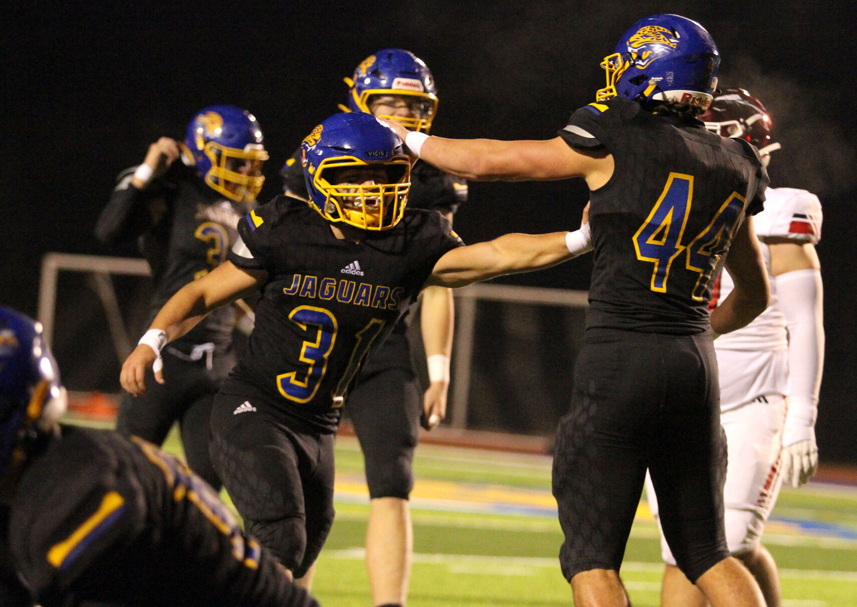 Jackson once again overpowers Seckman in district title game