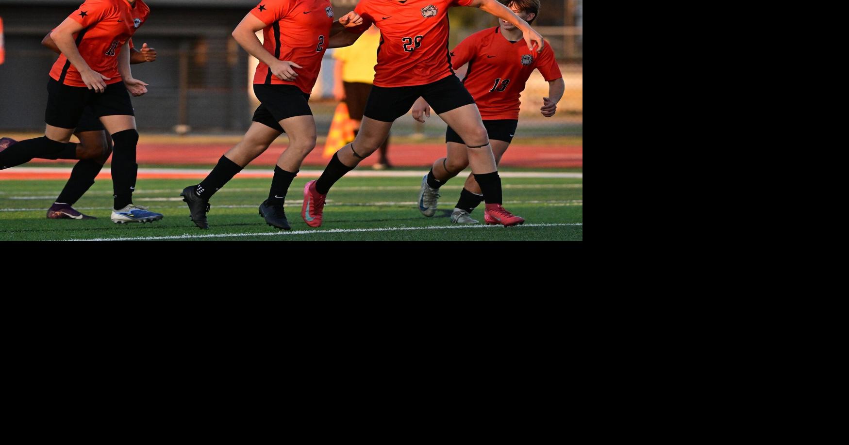 Waterloo remains unbeaten with shutout victory against Belleville West