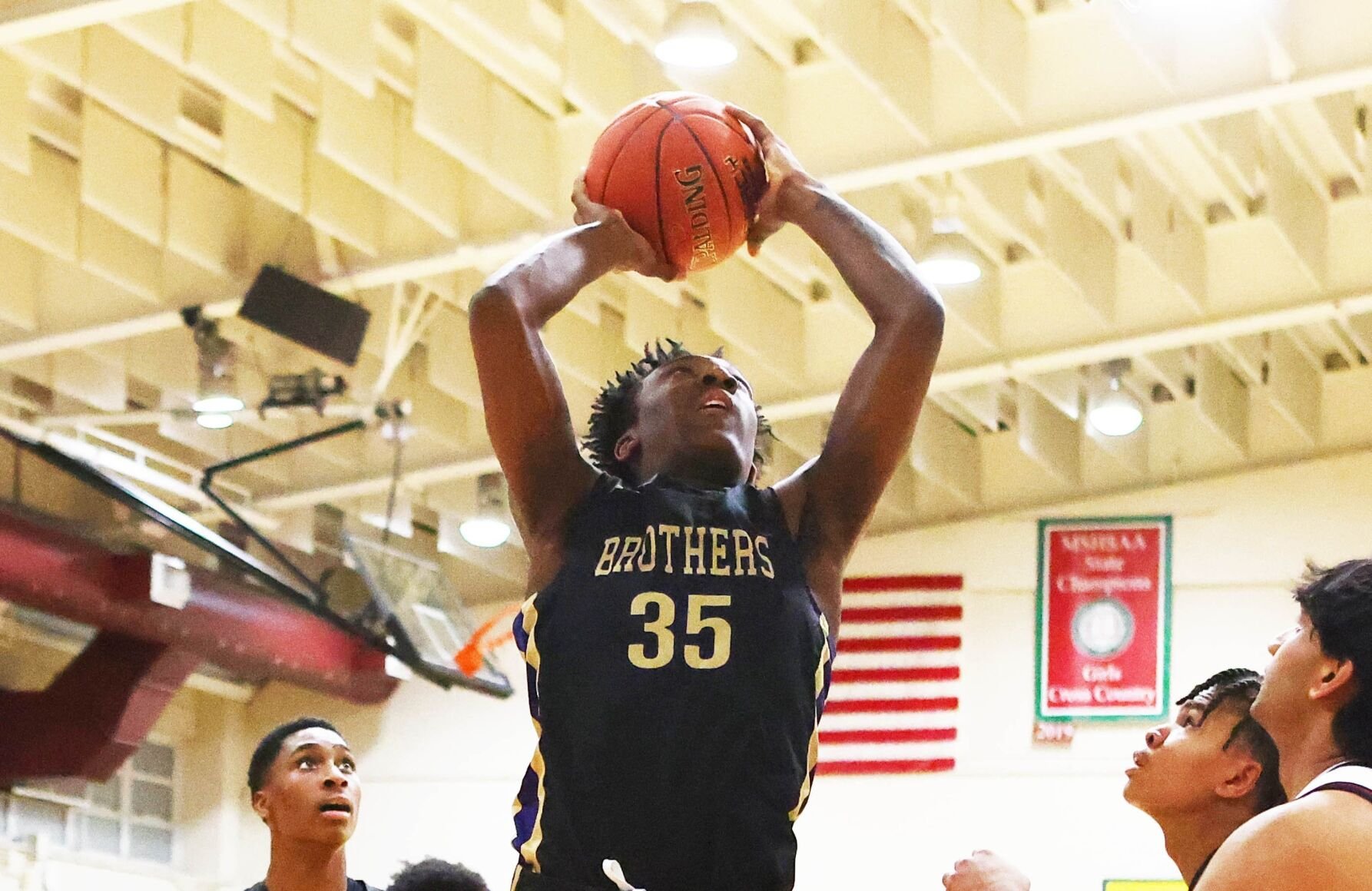 Brandon Clemens' hot hand lifts MICDS over CBC for 1st holiday tourney ...