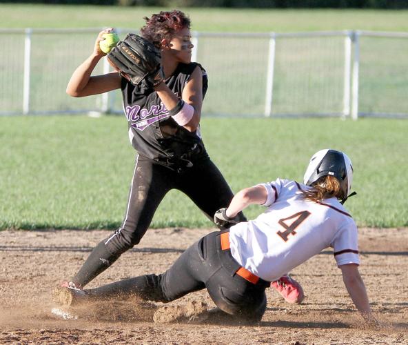 Smith, Chisolm power Parkway North to Elite Eight