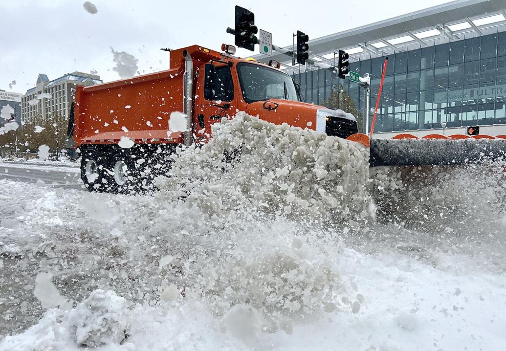 Snow falls in St. Louis after Thanksgiving