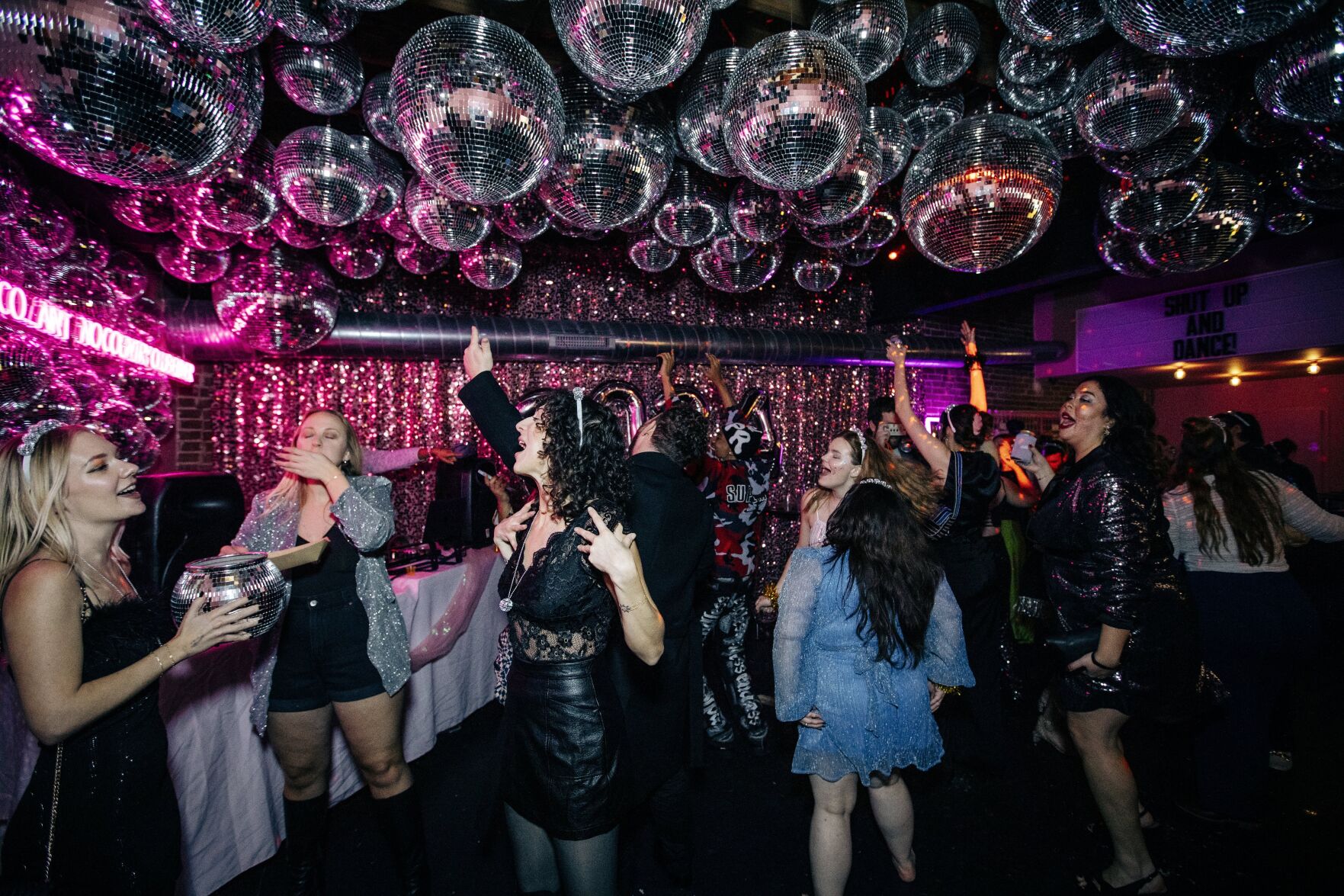 Ring in 2026 right: A guide to St. Louis' NYE concerts, comedy shows ...