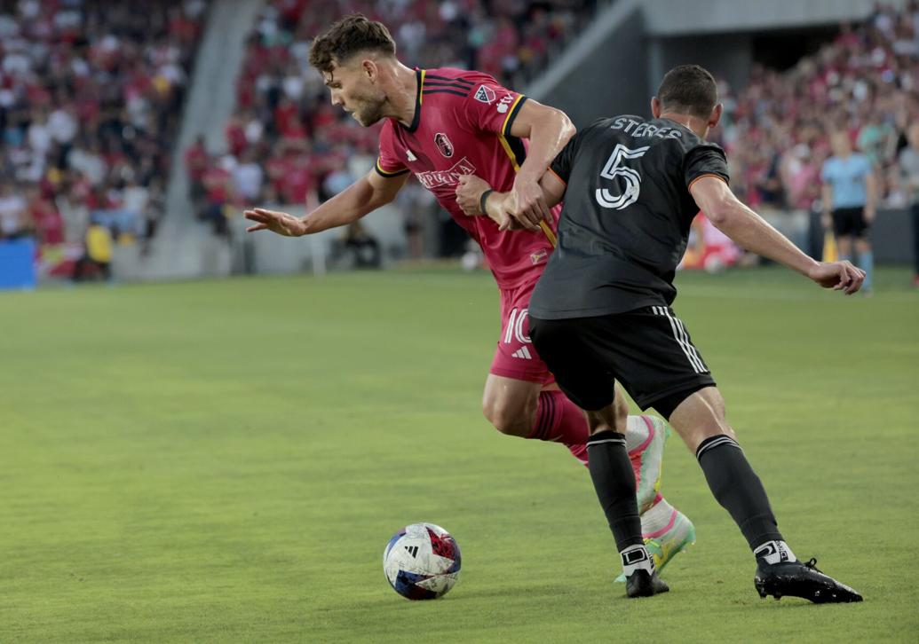 After injury, STL City SC's Eduard Lowen returns to practice