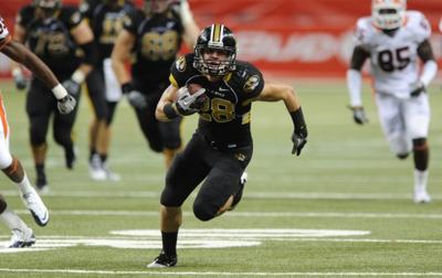 Former QB Moe emerges as receiver