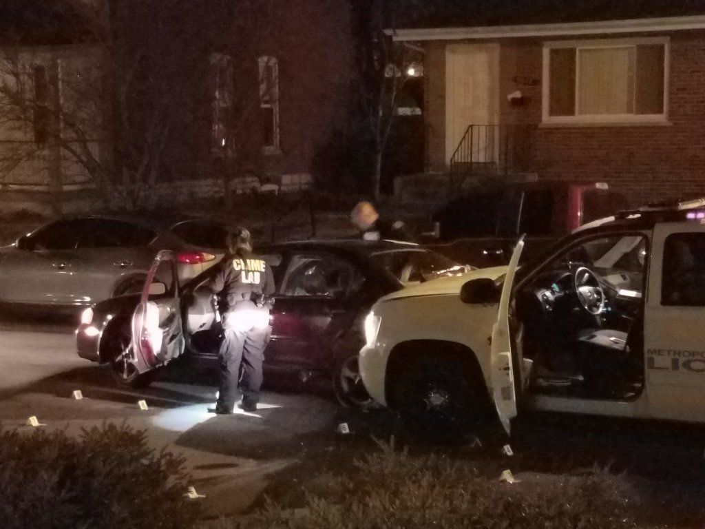 Man shot by St. Louis police after he hits cruiser; one officer injured