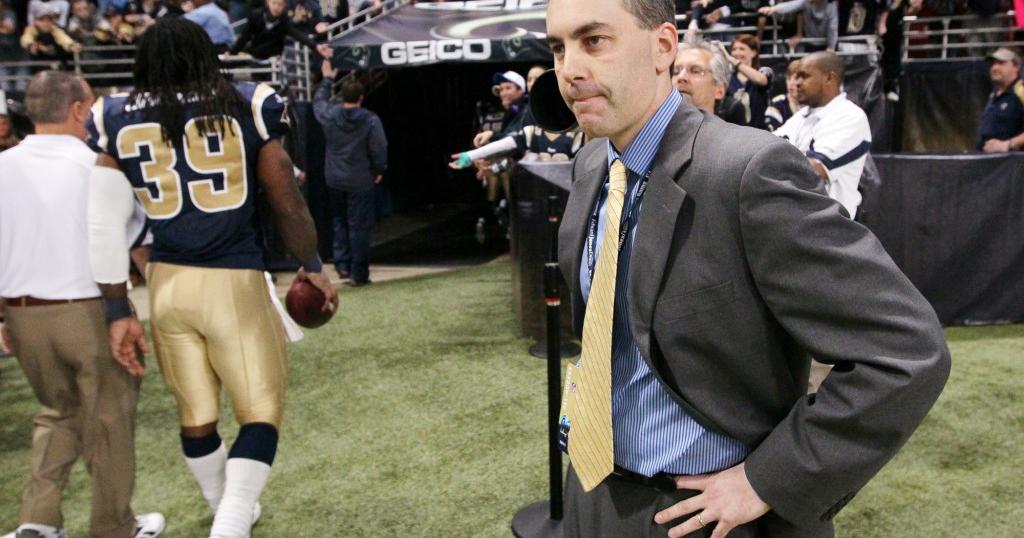 Rams exec Demoff has fainting scare