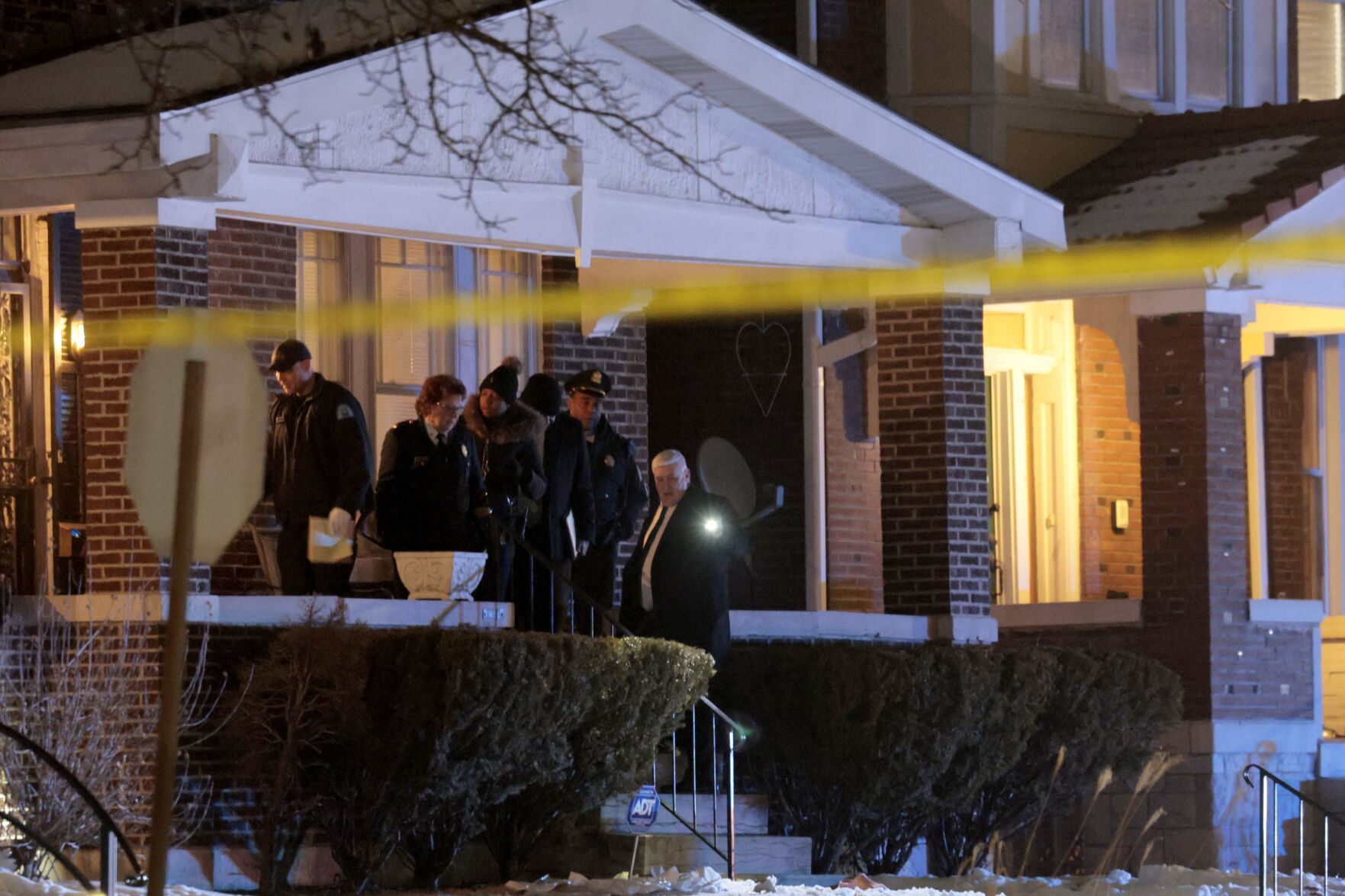 Man charged with killing girlfriend in front of St. Louis police
