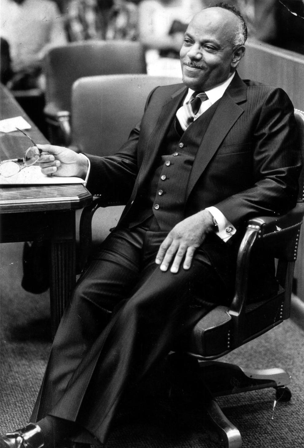 Leaders back naming St. Louis courts building after Cahill