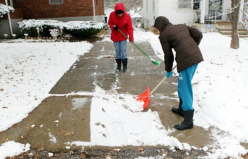 'The Decider' — Raking leaves vs. shoveling snow