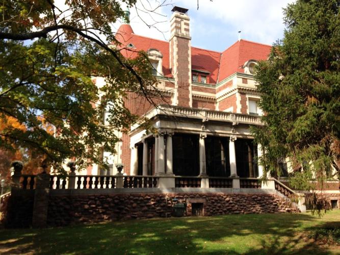 Tours of Busch family estate draw the curious