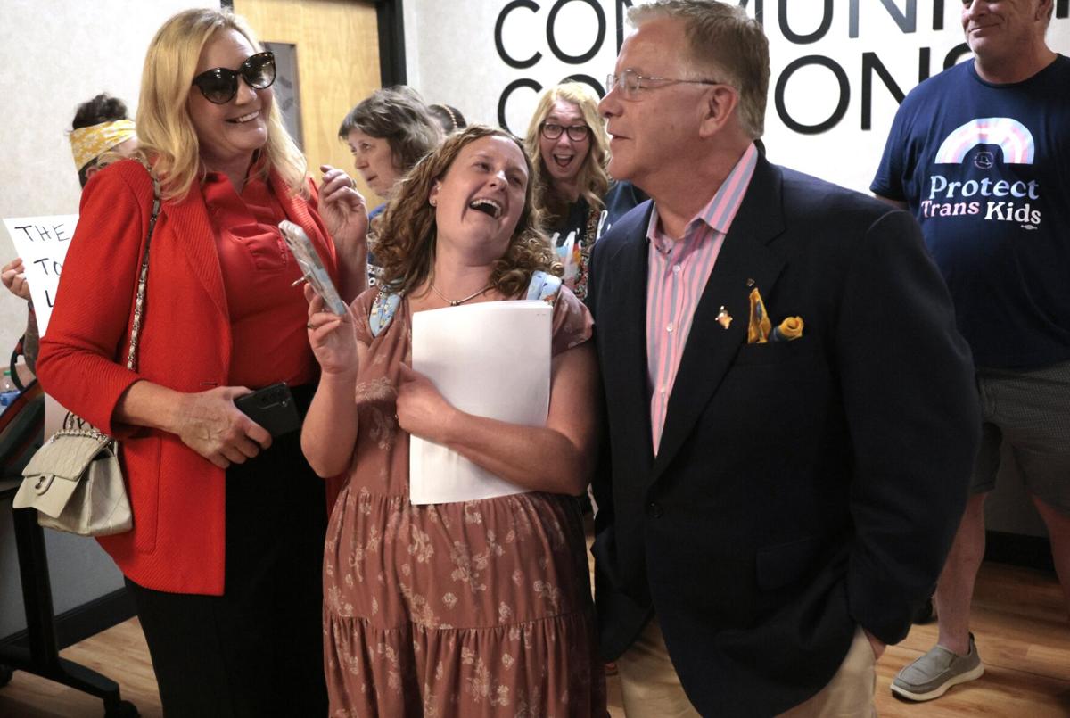 More than 350 people pack St. Charles library meeting in fight over ...