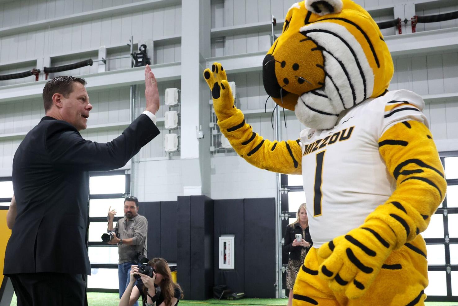 Photos: Mizzou welcomes new AD Laird Veatch with tigers, cheerleaders