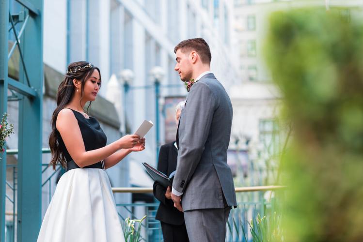 Expert advice on how to write wedding vows with meaning