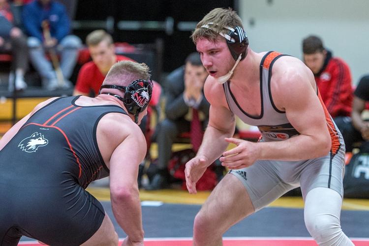 Family ties strengthen SIUE wrestling Cougars