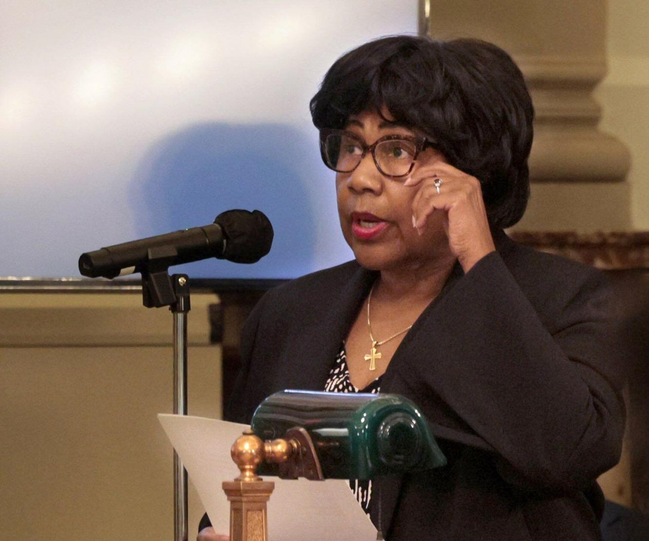 Baringer ekes out early lead over St Louis Comptroller Green