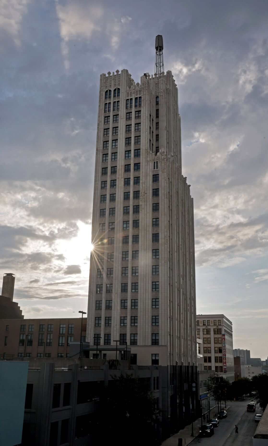 Owner of St. Louis' Continental Life Building wants to sell