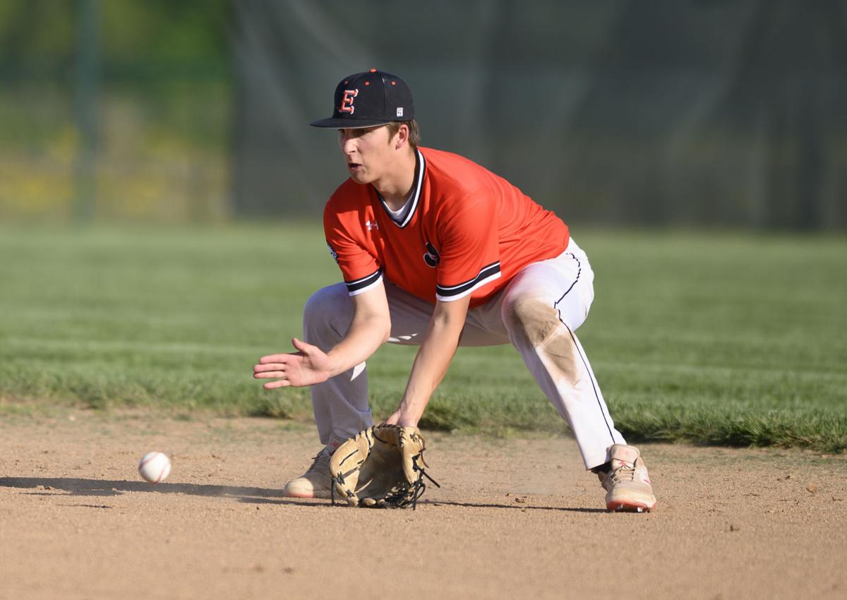 Edwardsville uses defensive wizardry to roll past Belleville West ...