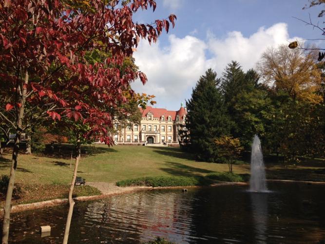 Tours of Busch family estate draw the curious