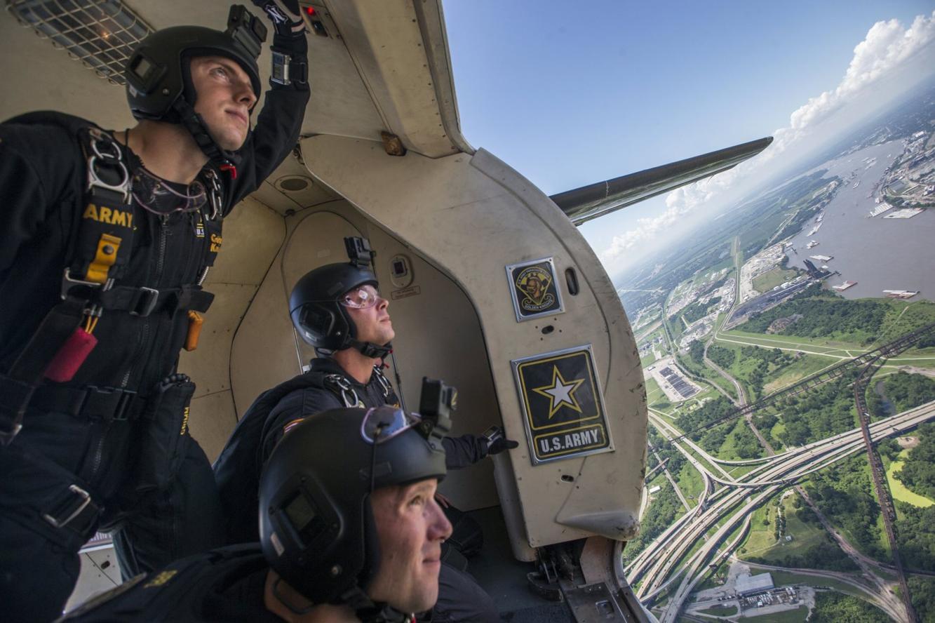 Eyes to the sky: The U.S. Army Golden Knights Parachute Team dives into ...