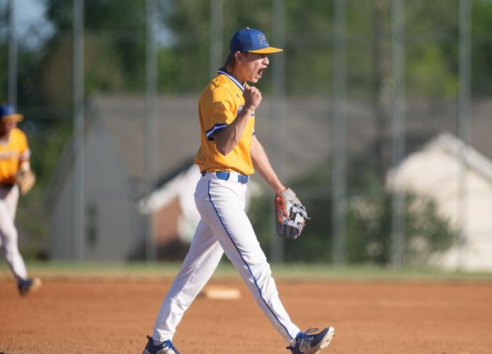 Alex Bryan pitches Howell past Fort Zumwalt West