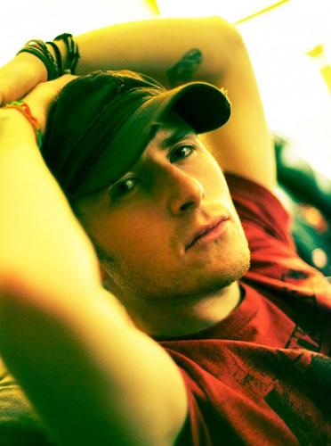 Singer-songwriter Jason Reeves bringing his tunes to Old Rock House