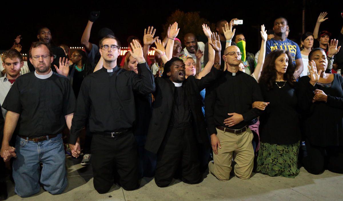 Clergy join peaceful but noisy protest in Ferguson | Metro | stltoday.com