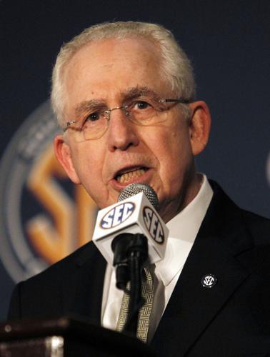 SEC commissioner ready for new teams, new ventures