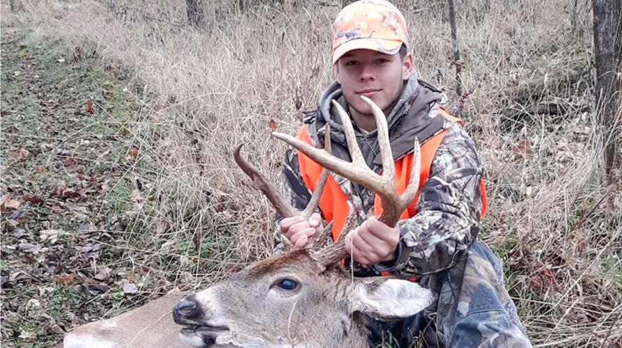 Jefferson's Ott celebrates big weekend with football, hunting success