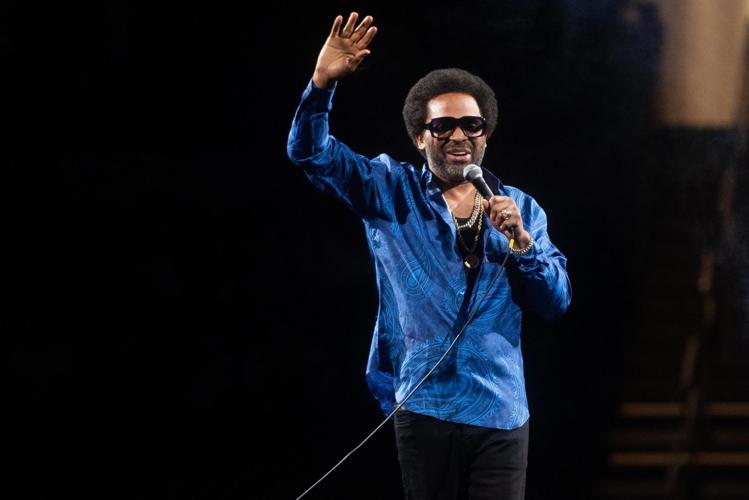 Mike Epps hosts uneven night of comedy at Enterprise Center's first ...