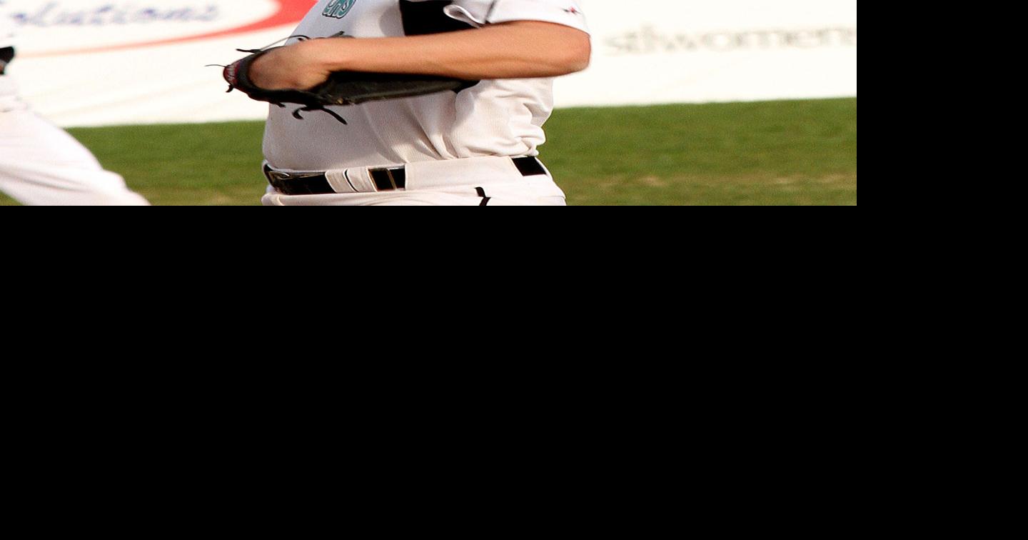 Economical Garrett pitches host O'Fallon Christian past Kennedy