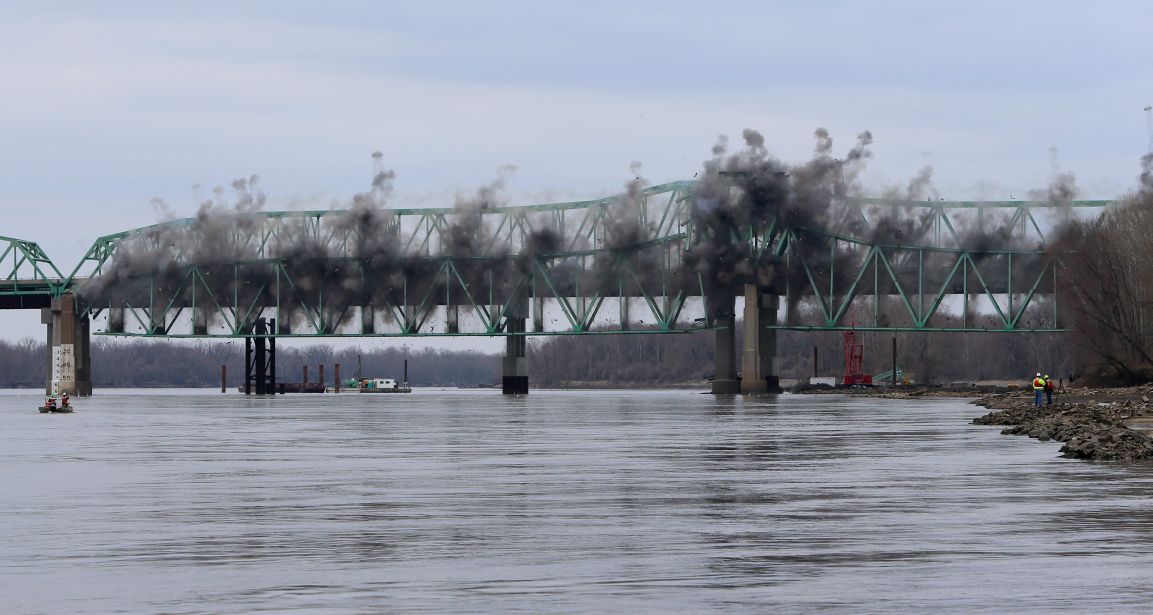 Blast fells old westbound Boone Bridge span | Metro | stltoday.com