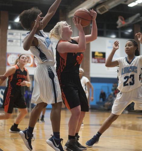 Edwardsville moves to 20-0 with win at Belleville East