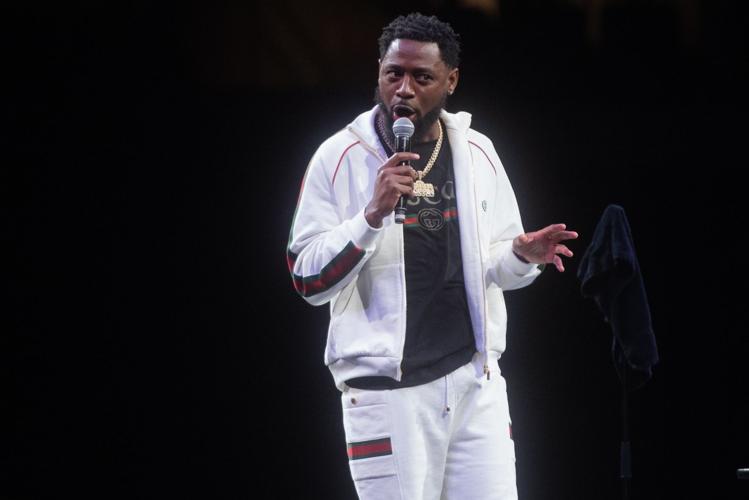 Mike Epps hosts uneven night of comedy at Enterprise Center's first ...