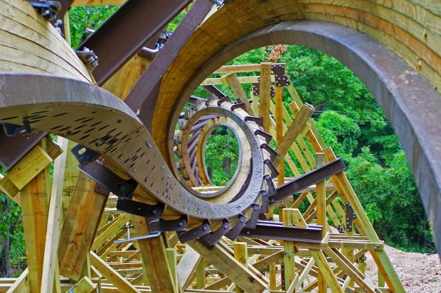 Whats The True Difference between woodies and Hybrids : r/rollercoasters