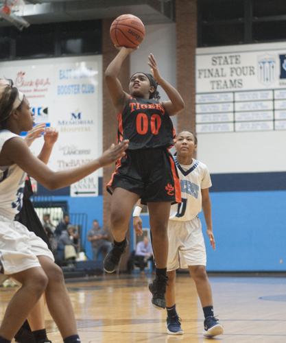 Edwardsville moves to 20-0 with win at Belleville East