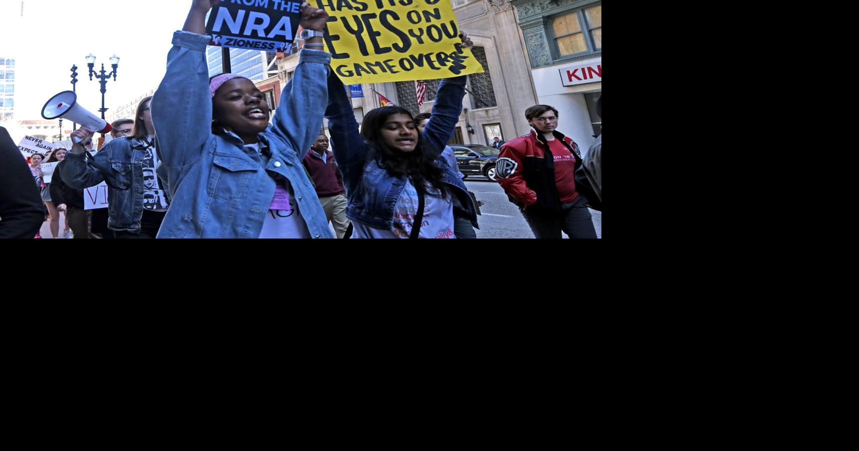 Hundreds of students gather at downtown St. Louis gun control rally to ...