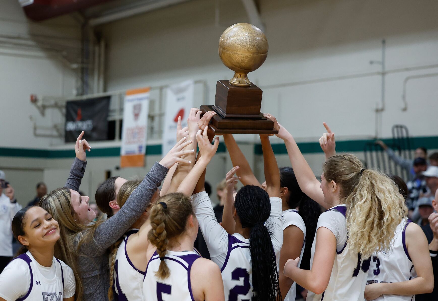 Fort Zumwalt West makes it 3 in a row by topping host MICDS in Don ...