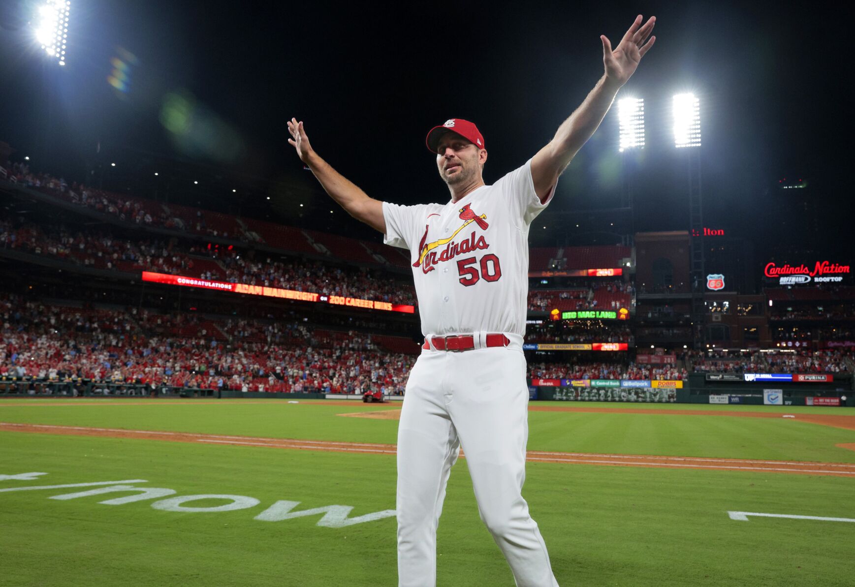 Adam Wainwright's 200th win was highly emotional for Cardinals catcher ...