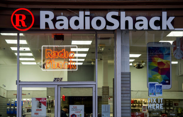 RadioShack banks on redesigned stores to save it