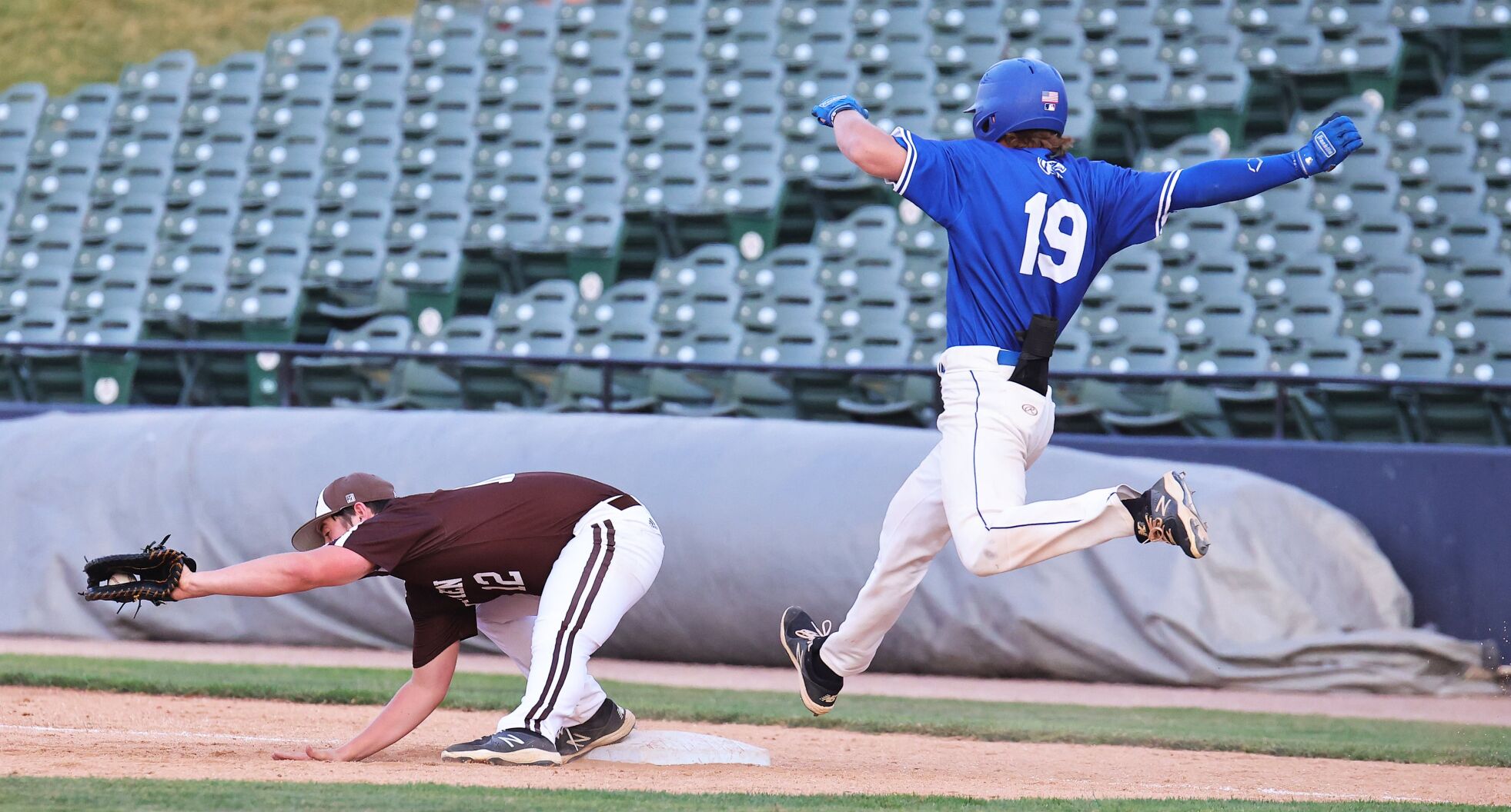 Columbia can't dig out of early hole against Joliet Catholic in Class ...