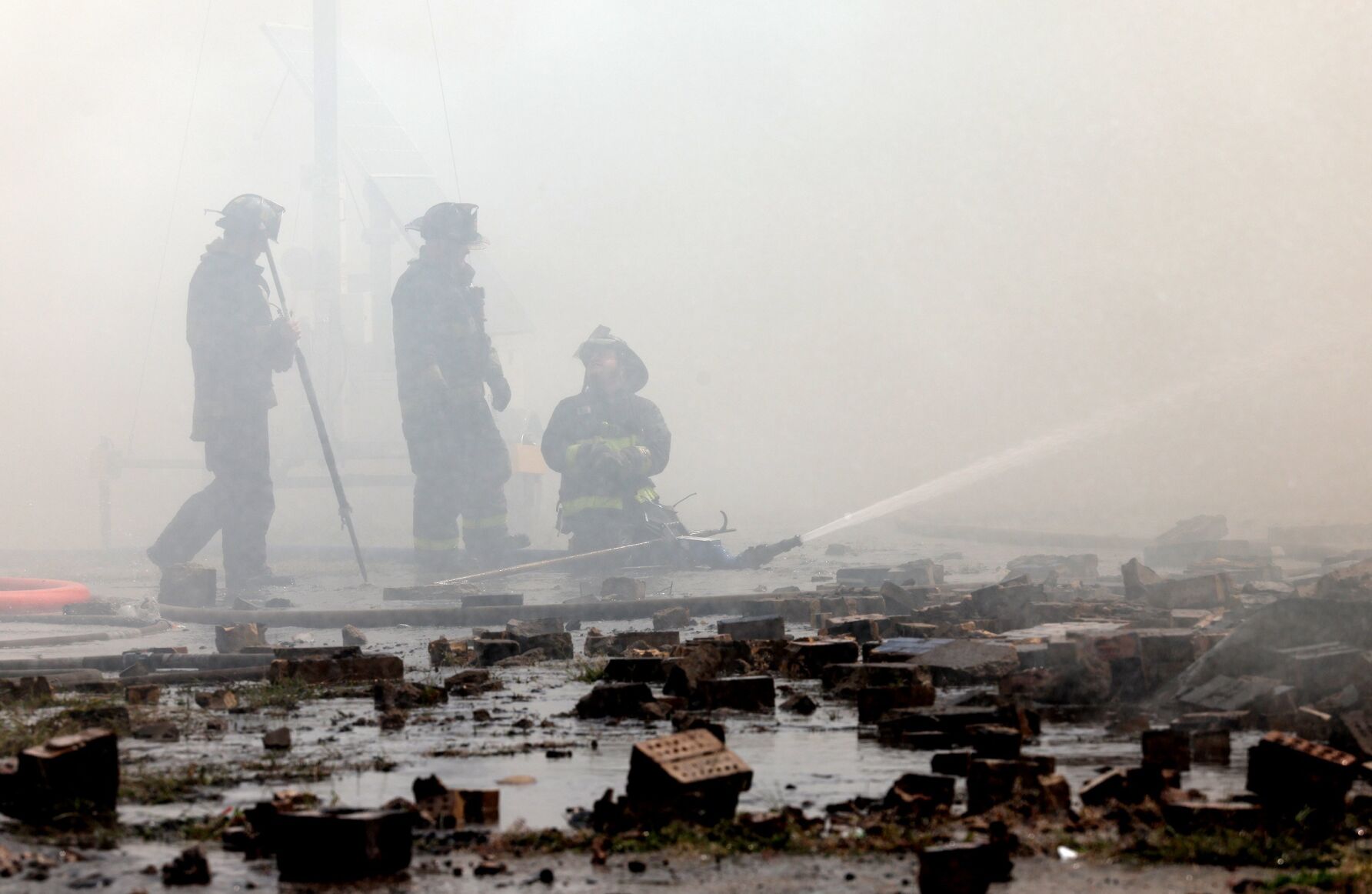 Smoke from warehouse fire in Midtown clogs highway traffic