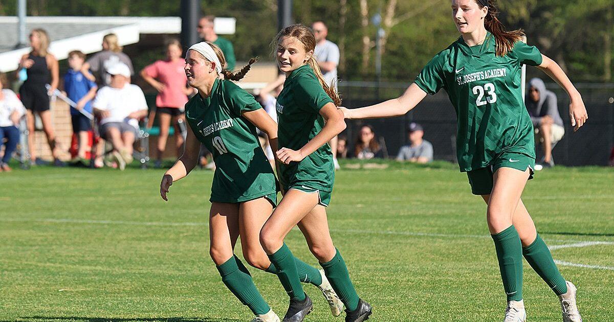 Chier's goal helps St. Joseph's remain unbeaten with win over Edwardsville