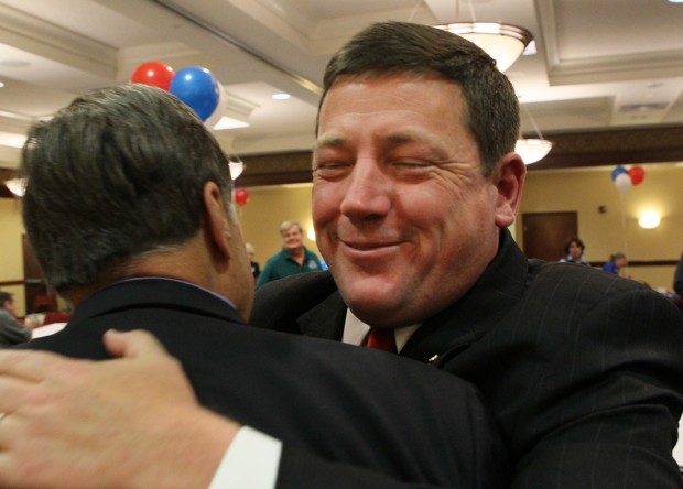 Ed Martin has early lead over Russ Carnahan, few city votes counted