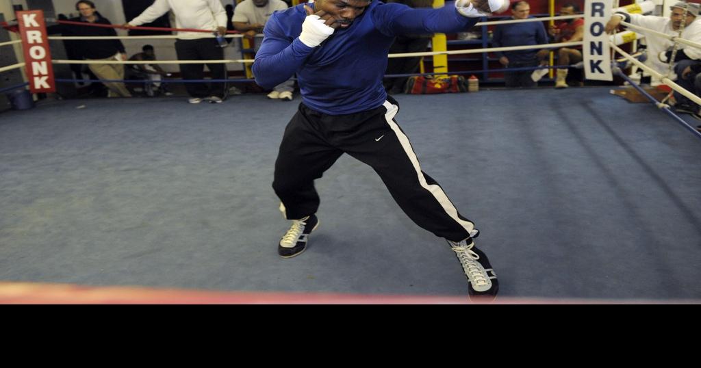 Devon Alexander's foe doesn't stay down