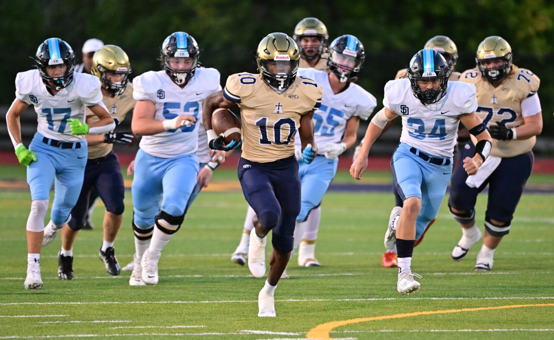 Althoff football standout Dierre Hill Jr. announces commitment to Oregon