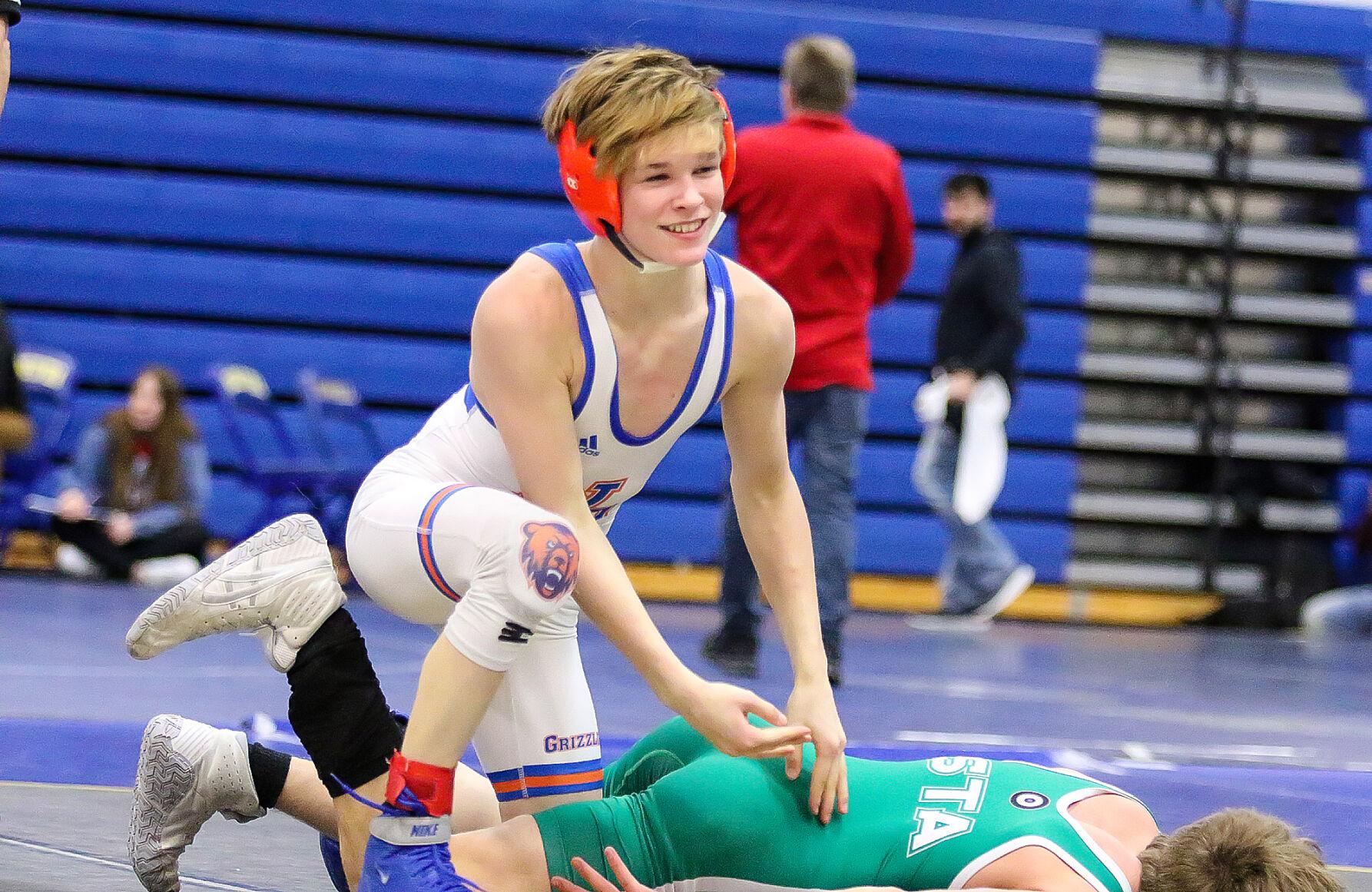 Troy's Smith tames brutal bracket, earns outstanding wrestler award at ...