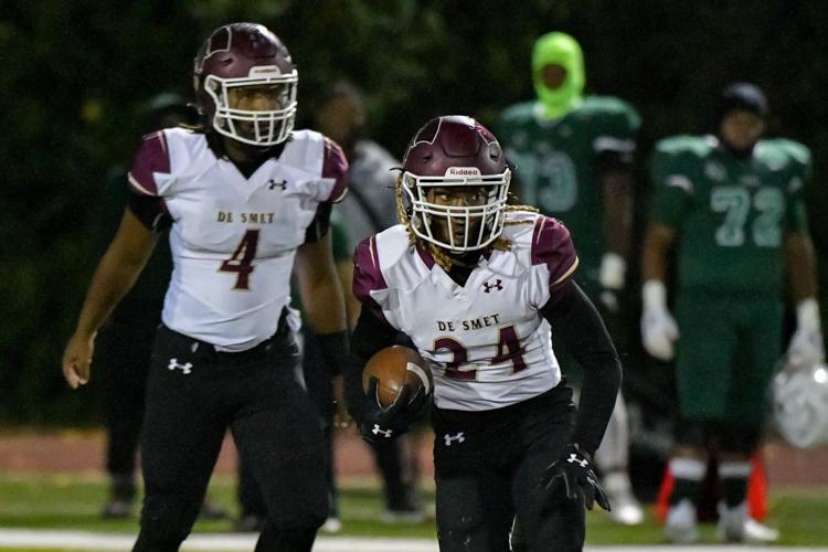 St. Mary's blocks out distractions to blow past De Smet