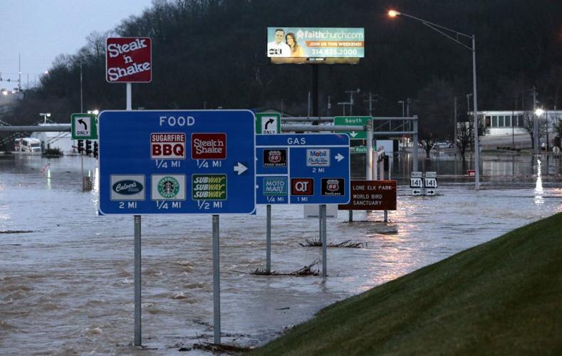 Flood closes 24-mile stretch of Interstate 44 west of 270